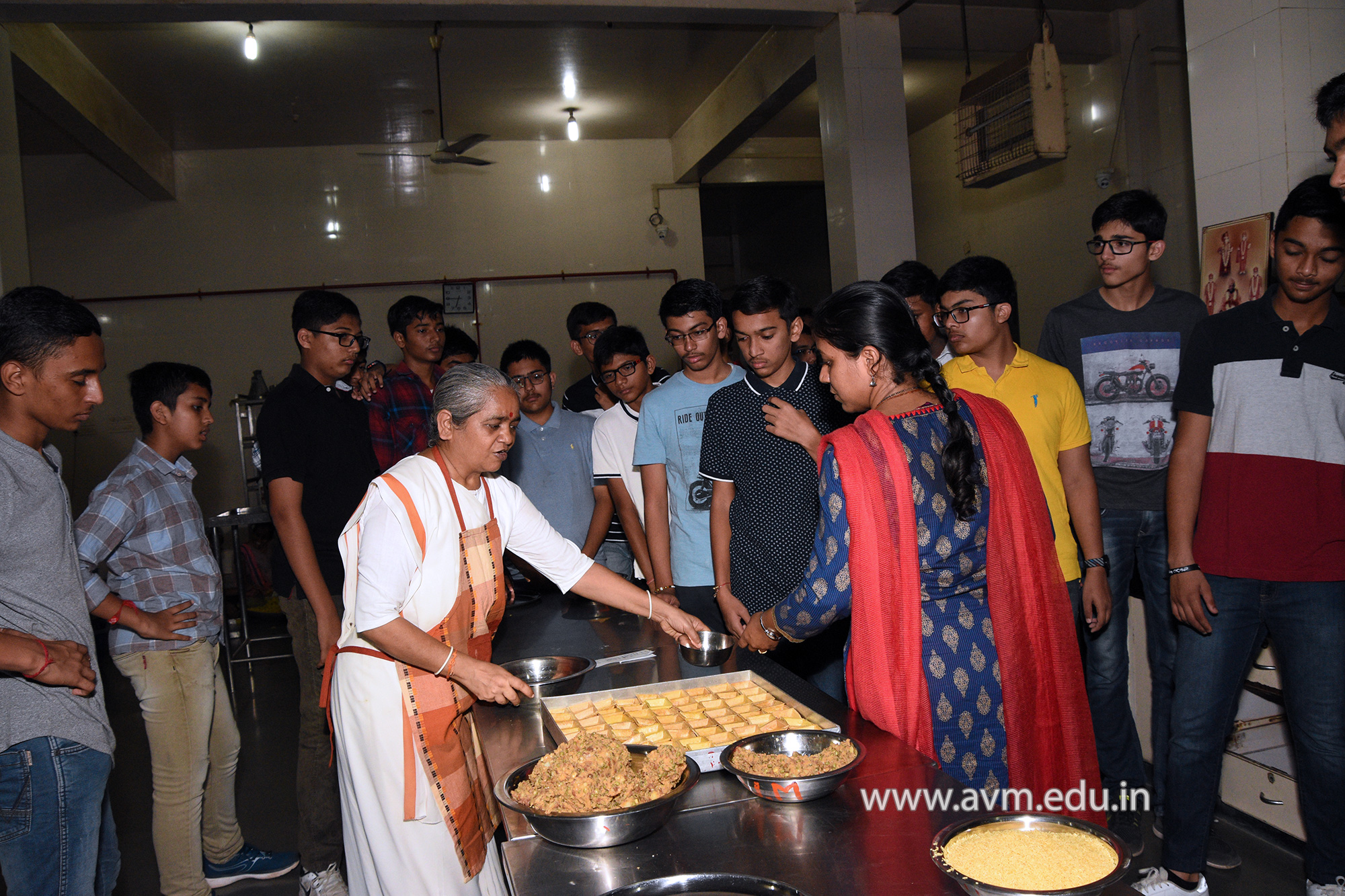 (CBSE SEWA) Std 10 Students Volunteer in Dinner Preparation & Serving ...